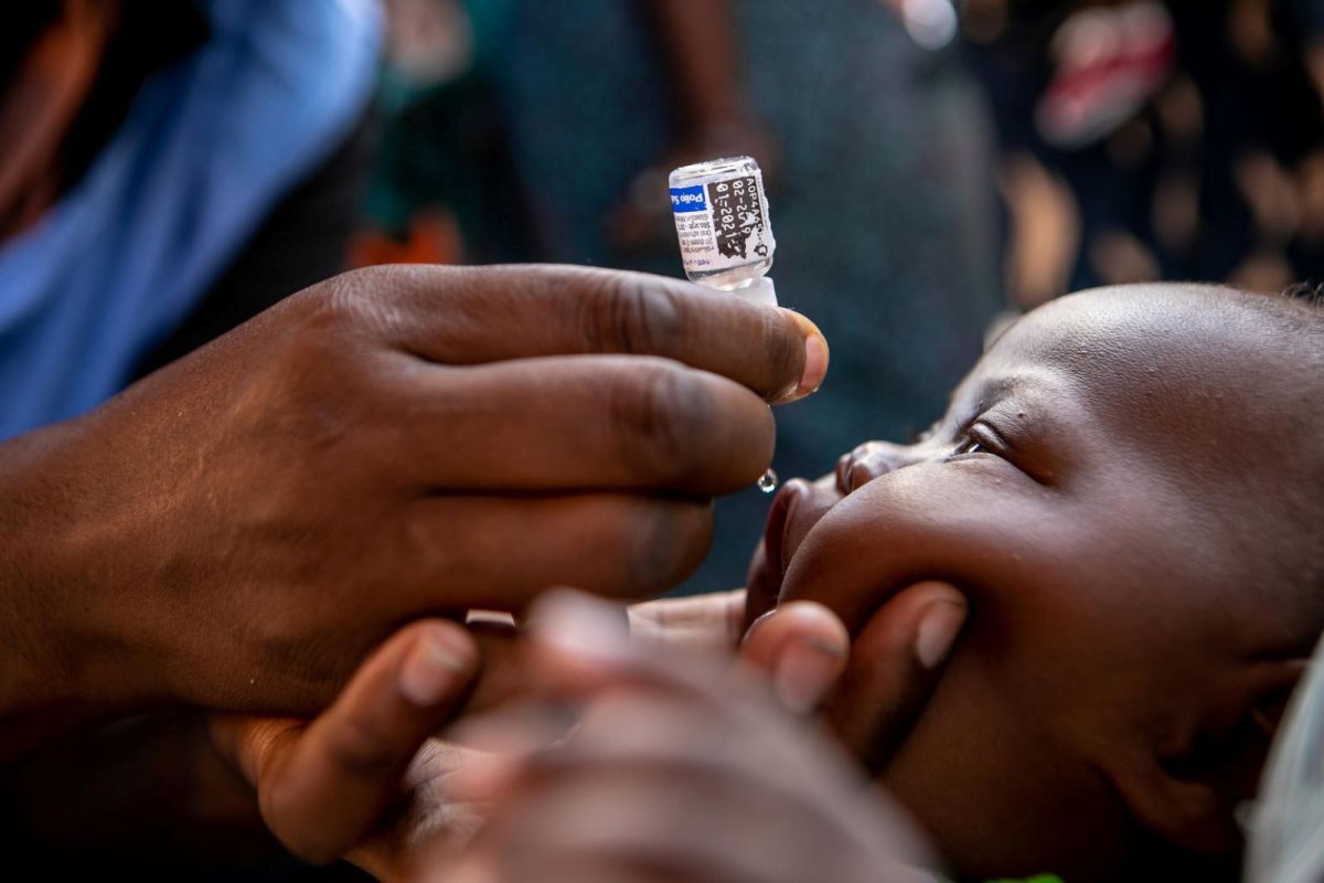 Give life-saving vaccines | UNICEF Global