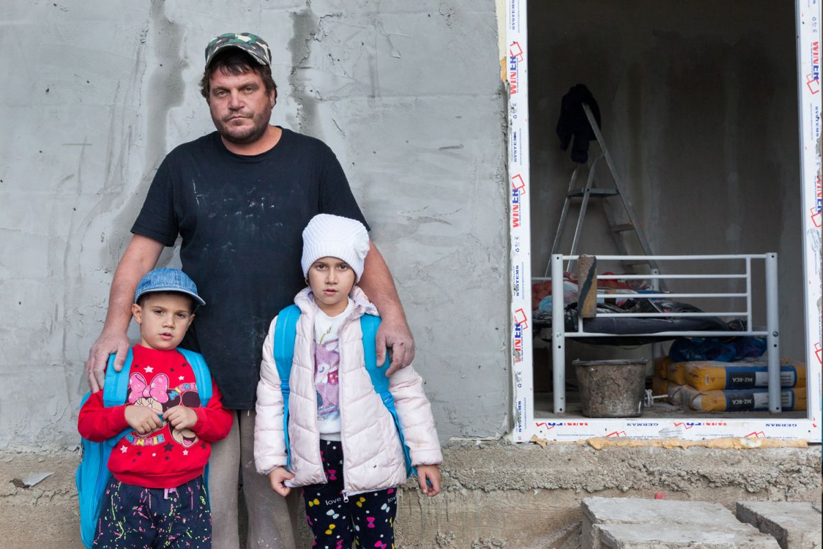 Ajută-i pe copiii ca Ștefania și Alex să rămână alături de familie!