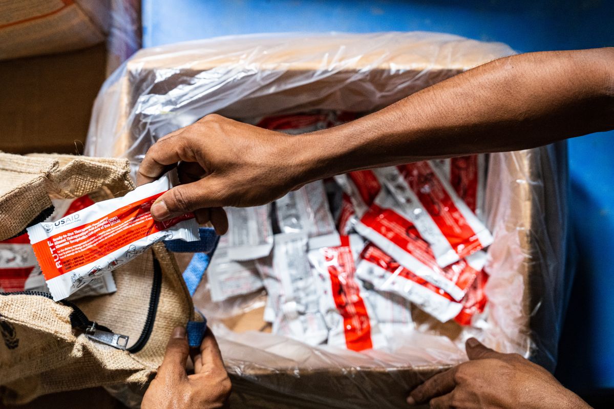 This little packet can help save a child’s life | UNICEF Global